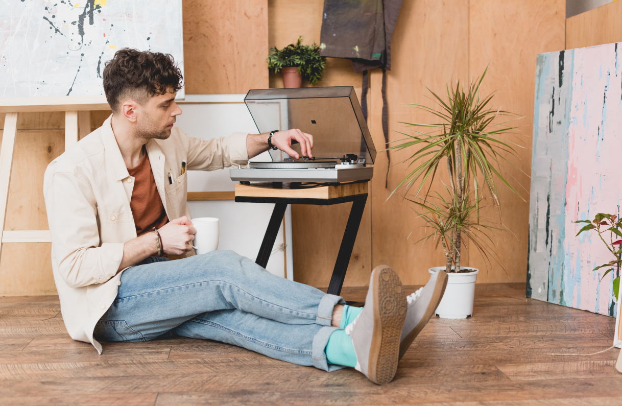 How to store LPs and VHS tapes correctly | zebrabox.ch